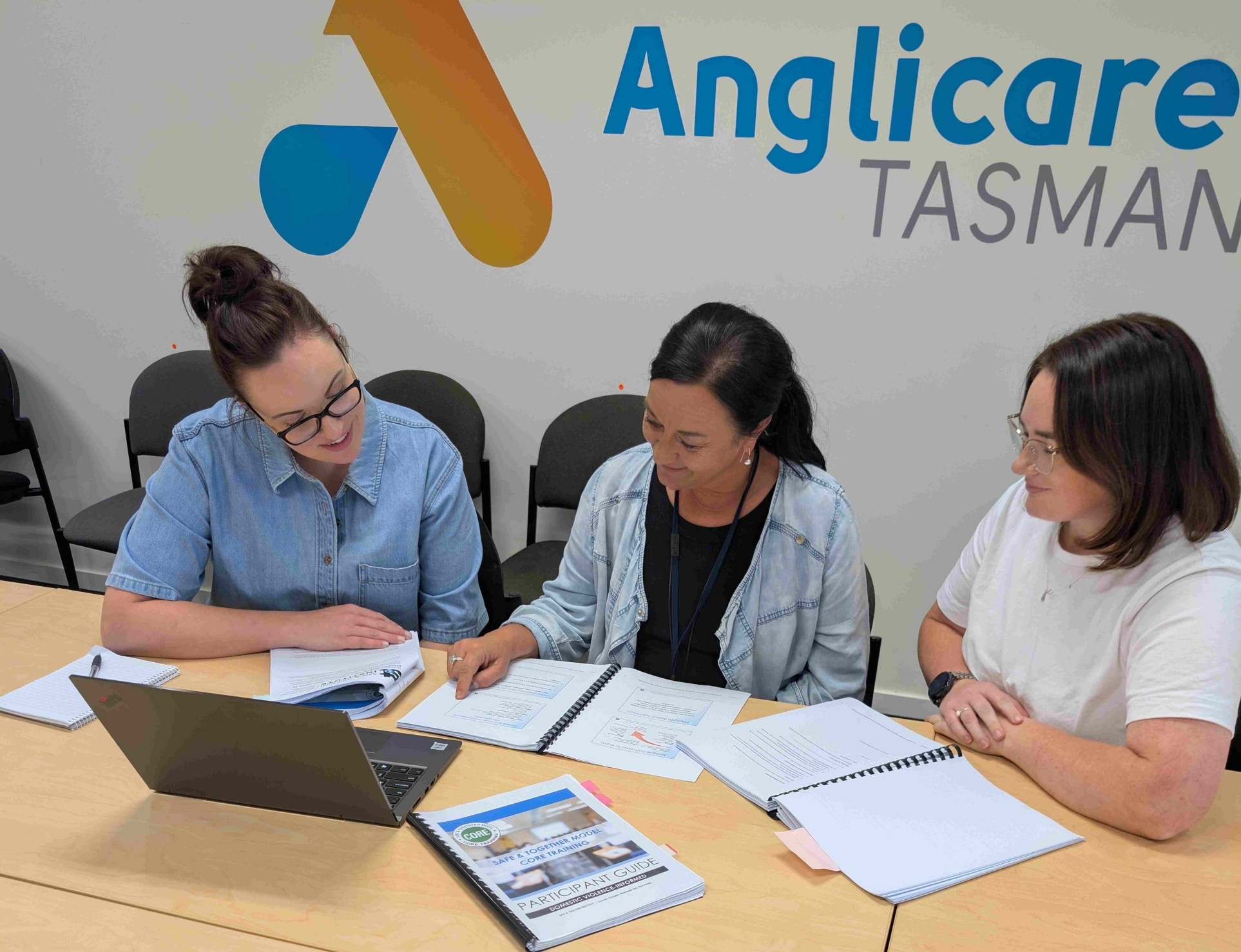 Domestic and family violence training | Anglicare
